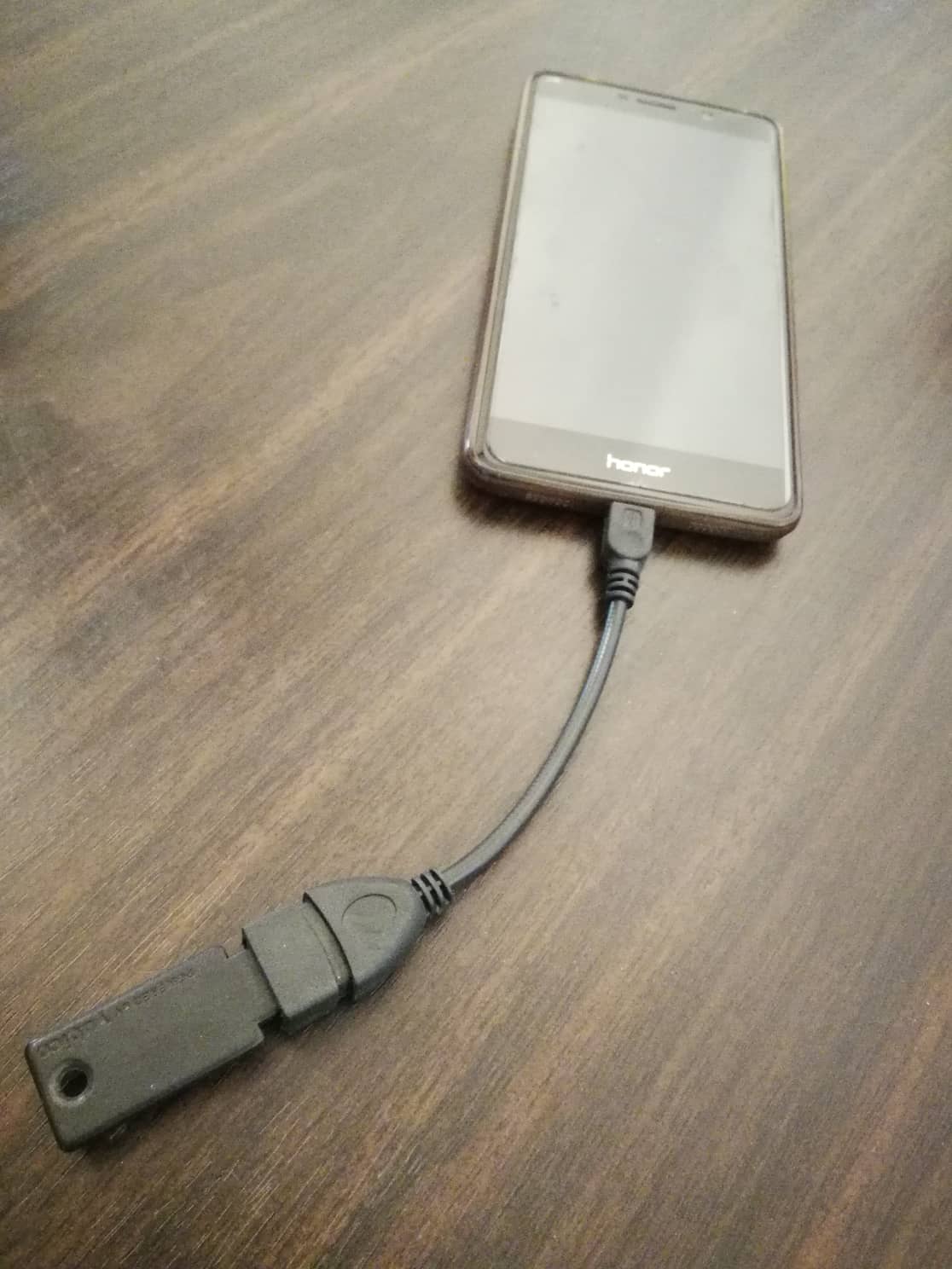A Yubikey biztonsági kulcs használata USB adapterrel Androidon ...